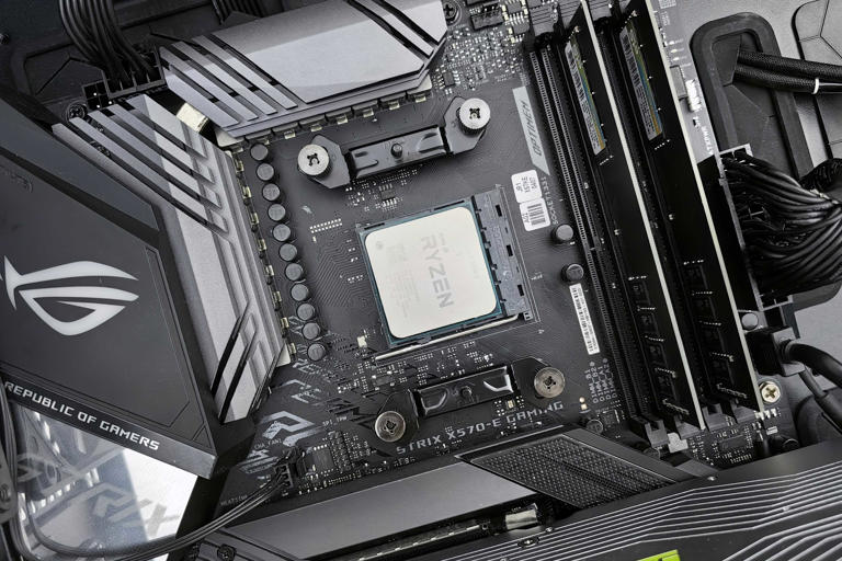 AMD's Ryzen 5800X3D outsold any AM5 CPU over the holidays, and that's a ...