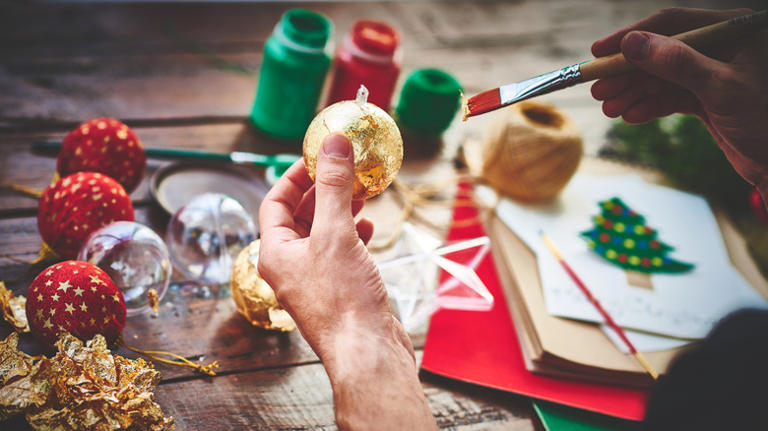 10 decorating tips that give your Christmas tree a nostalgic '90s glow