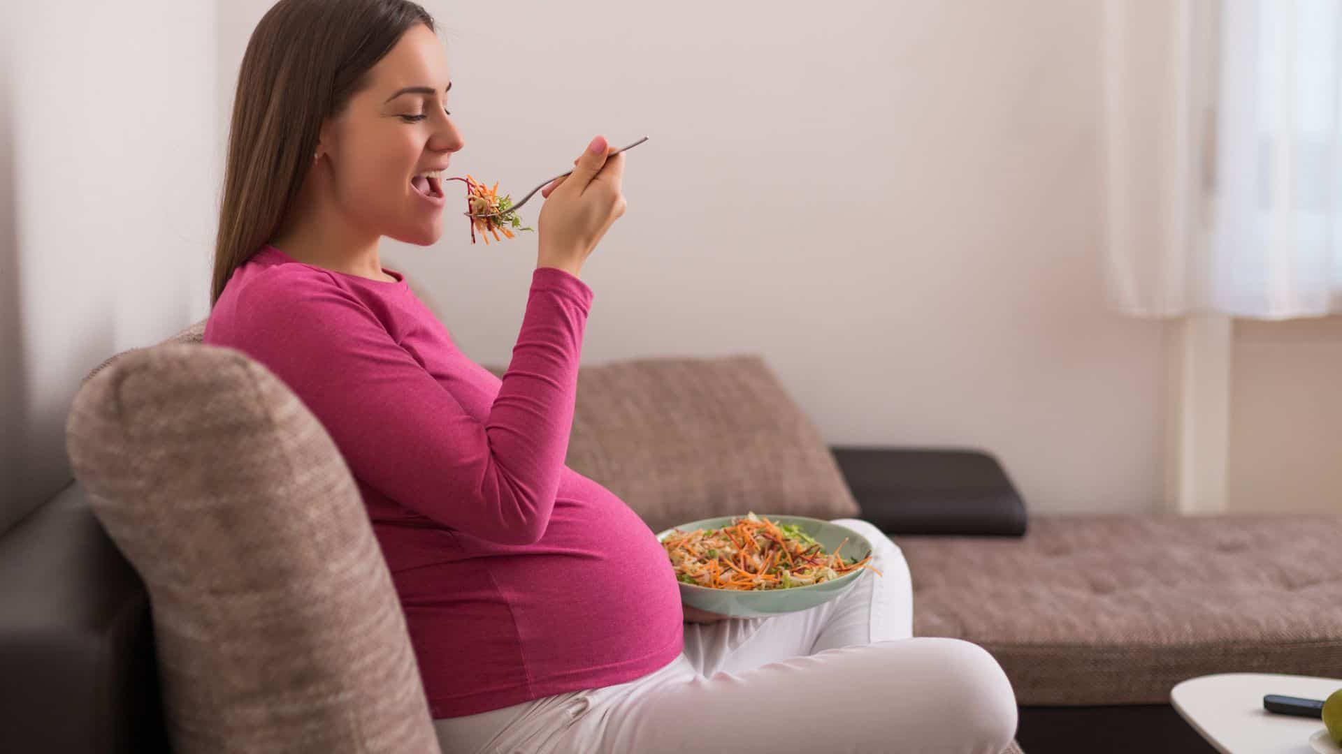 Pregnant woman called selfish after refusing to share her food