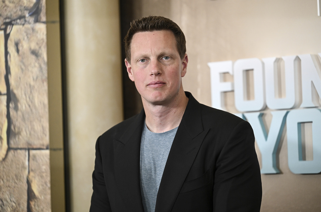 Paramount launches hostile takeover bid for all of Warner Bros. Discovery