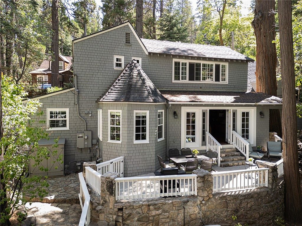 Timeless 1928 lakefront cottage in Lake Arrowhead, California ...