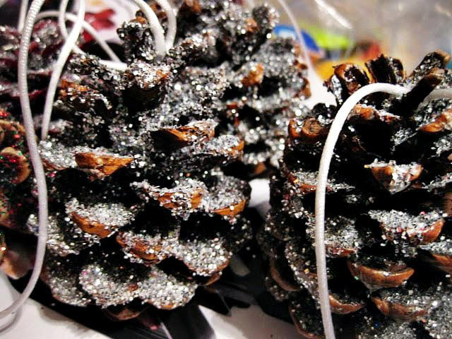 20 easy holiday decorations to make using natural finds in your yard