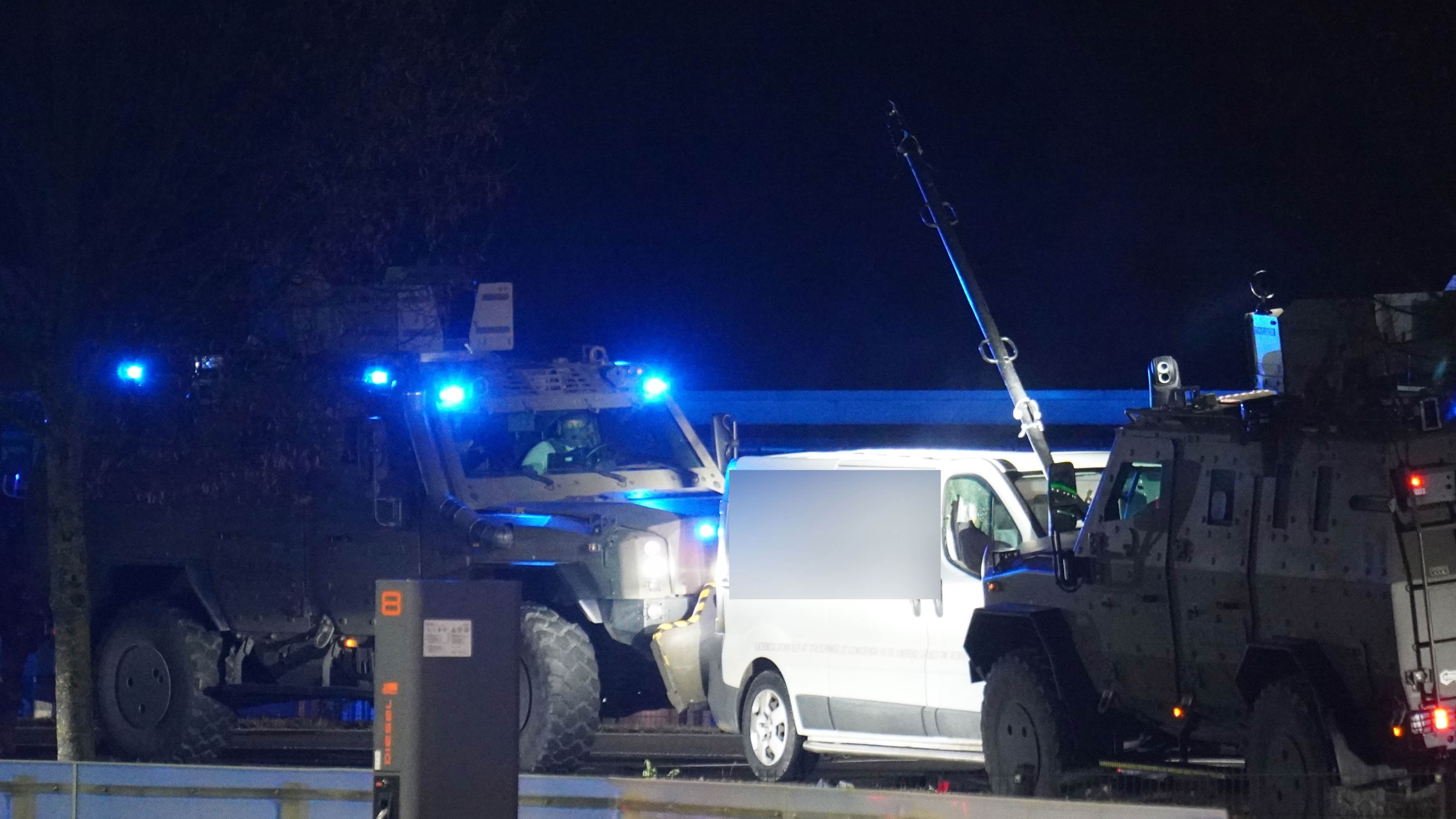 SEK-Einsatz in Erbach: Panzerwagen, Waffen und Reizgas – SEK stellt ...