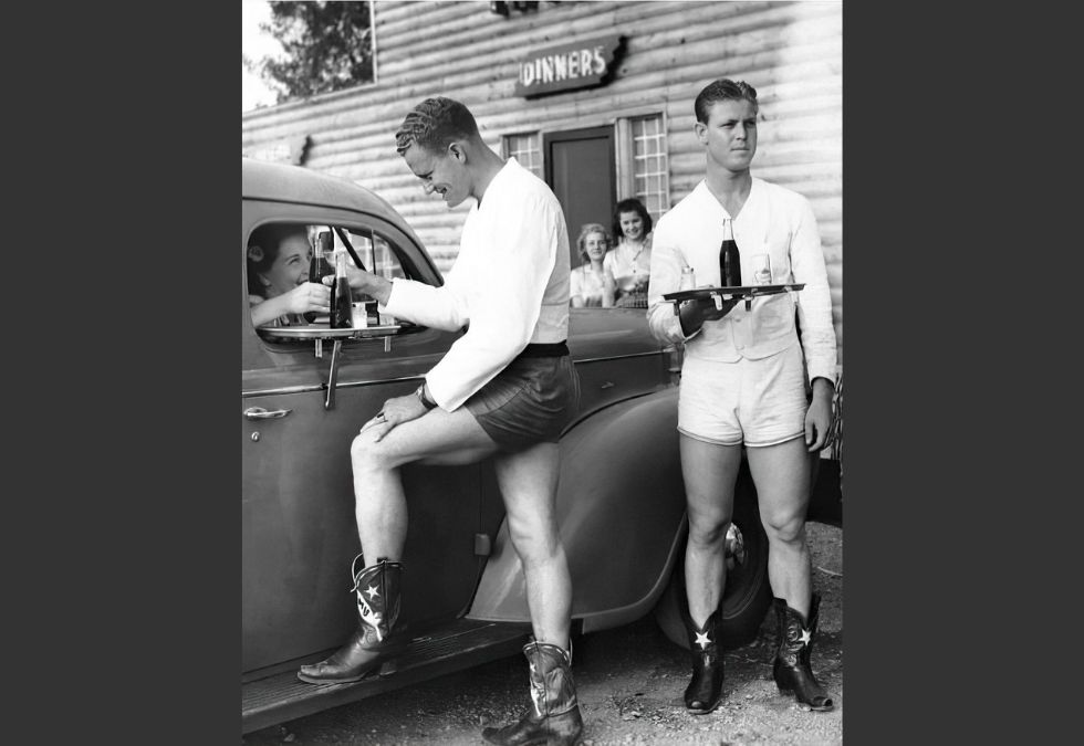 21 random photos from throughout history