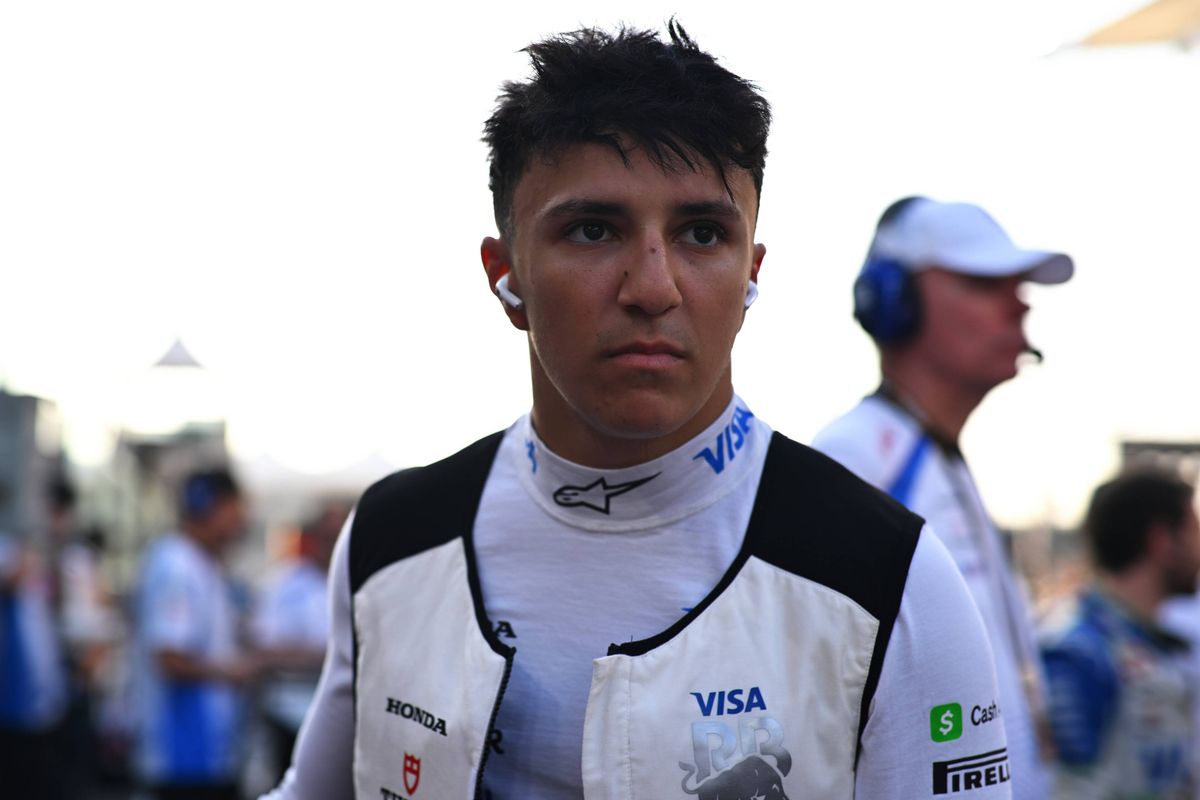 Hadjar al in actie voor Red Bull Racing, Verstappen afwezig