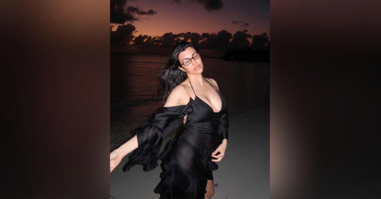 Kylie Jenner cuddles up to her mom Kris Jenner, sister Khloé Kardashian ...