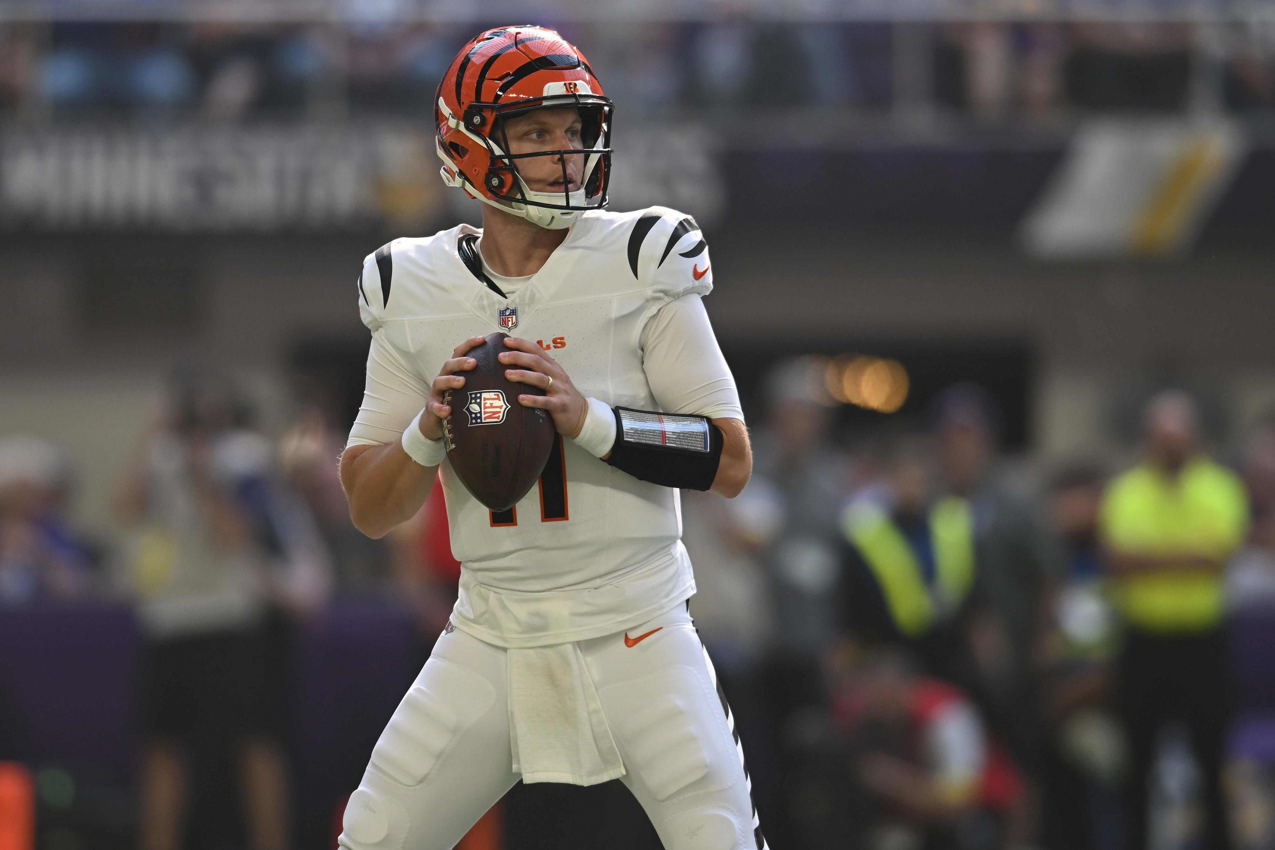 Daniel Jones is out. Riley Leonard hurt his knee. What we know about ...