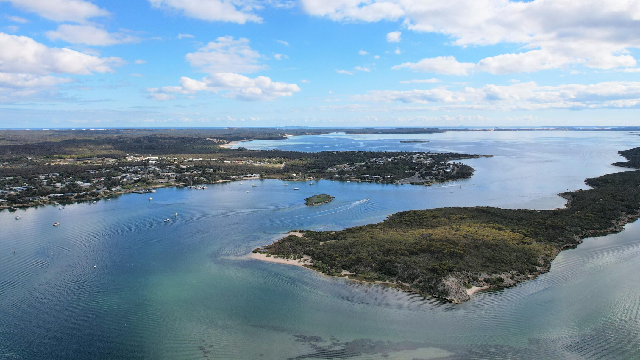 Man dies after boat capsizes on Coffin Bay in South Australia