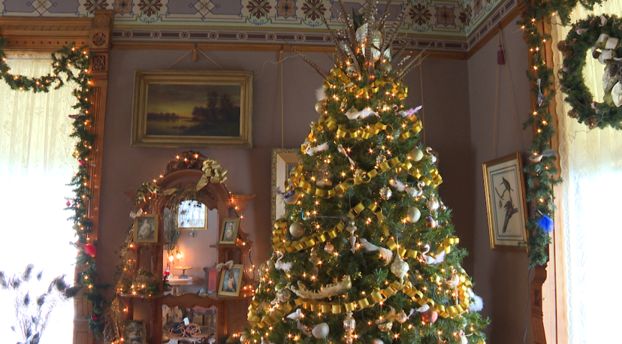 Visitors step back in time at Victorian Christmas open house in Appleton