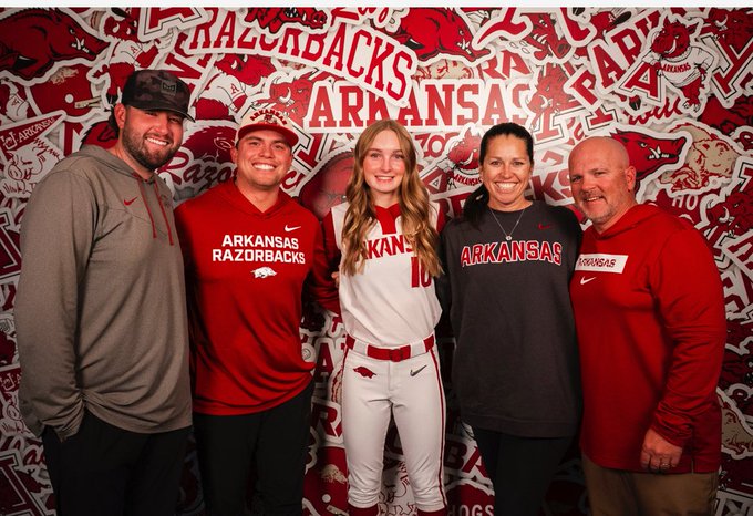 Arkansas softball adds in pledge from 2027 Missouri standout Hayden Bush