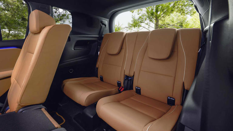 2027 Mercedes-Benz GLB-Class interior and exterior gallery