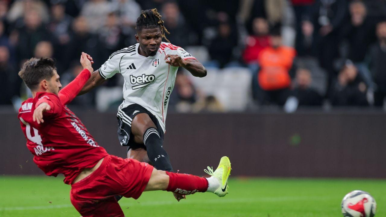 Besiktas (sem Rafa) volta a tropeçar na Liga turca