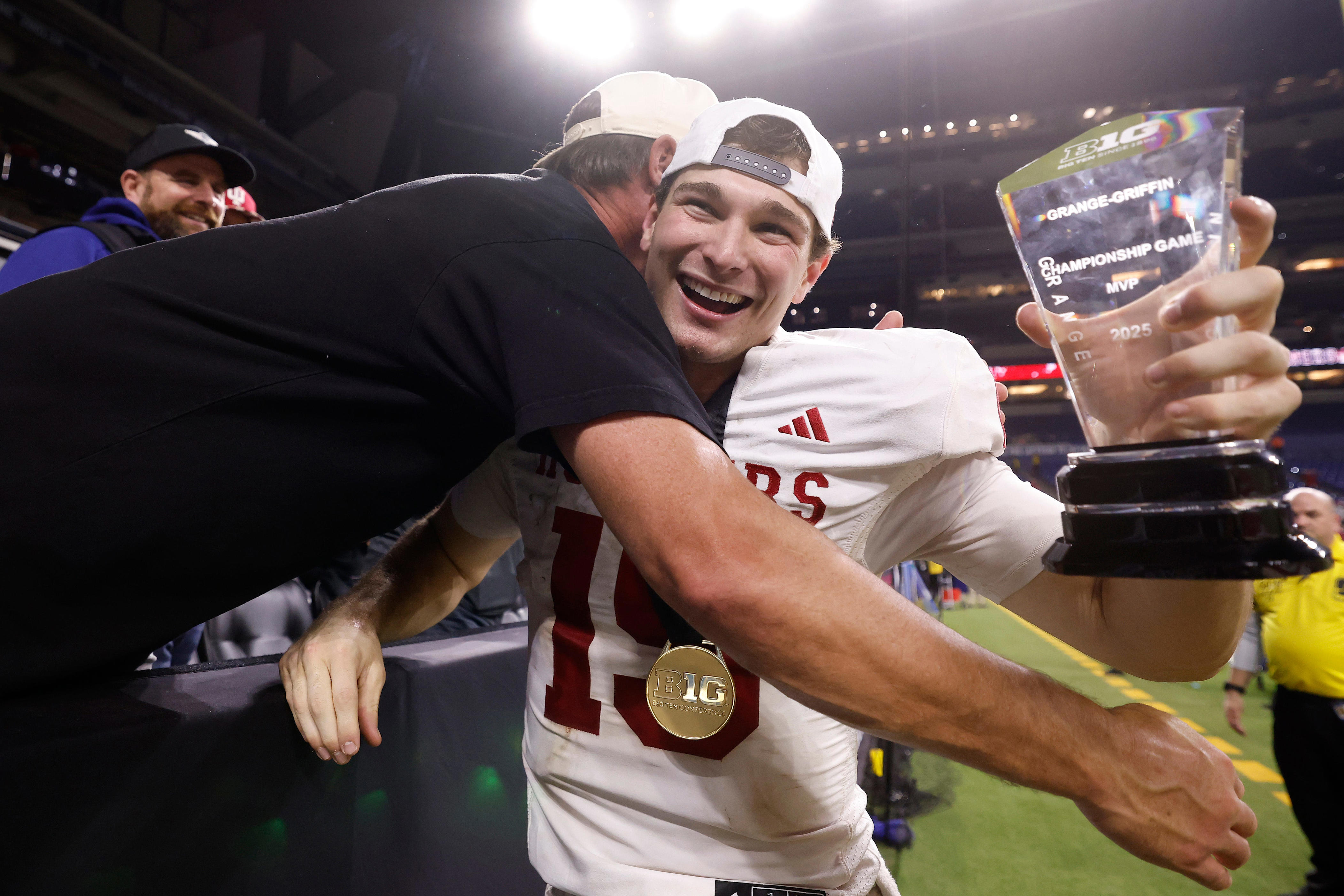 Gus Johnson should stick to calling games instead of disrespecting ...