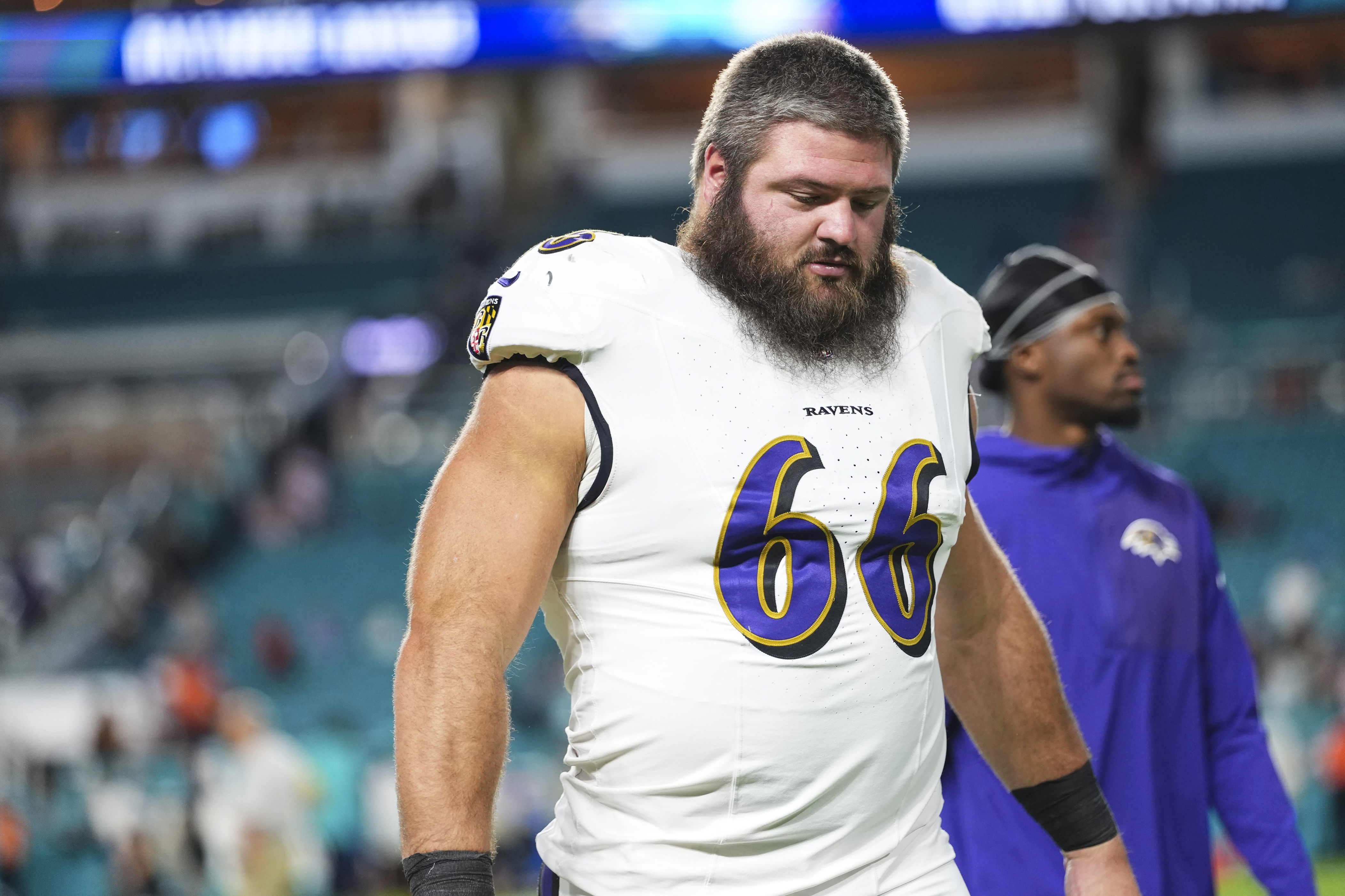 Ravens waive OL Ben Cleveland