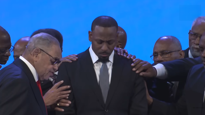 Jonathan Evans, son of Tony Evans, installed as new leader of Oak Cliff ...