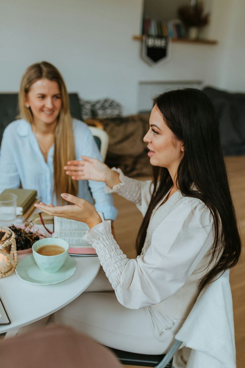 7 sneaky things people do when they're jealous