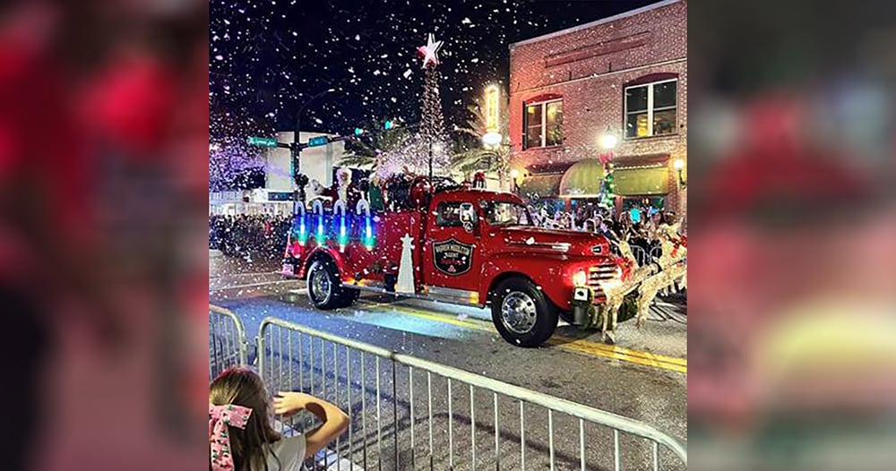 Record crowd of 25,000 attends 2025 Sarasota Holiday Parade