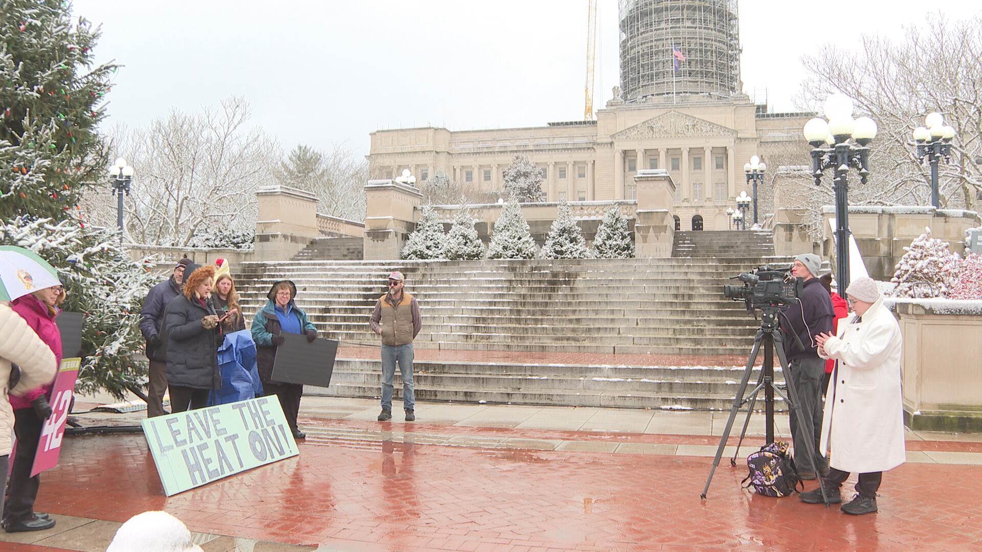 'Leave the heat on!': Protesters ask Gov. Beshear to ban winter utility ...