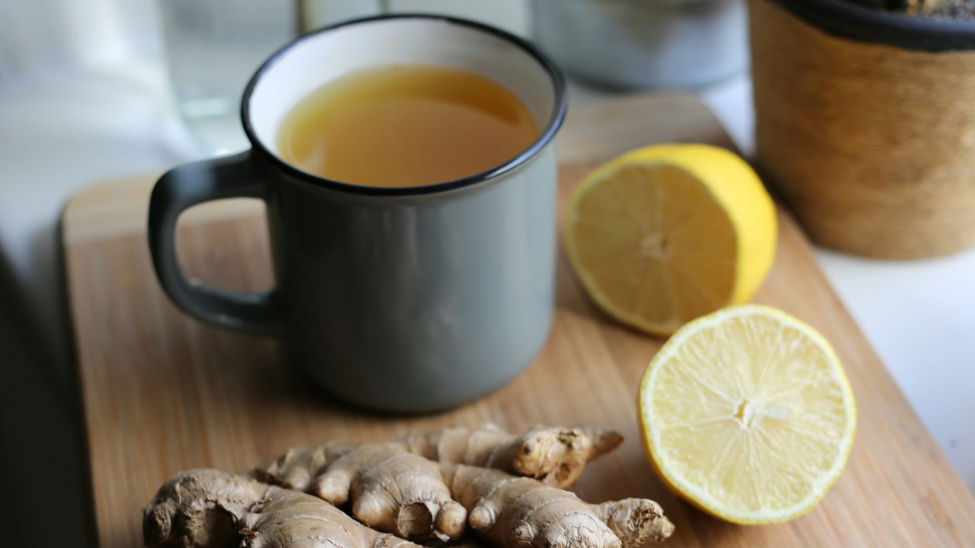 10 best foods to eat when you're sick & 10 that make you feel worse