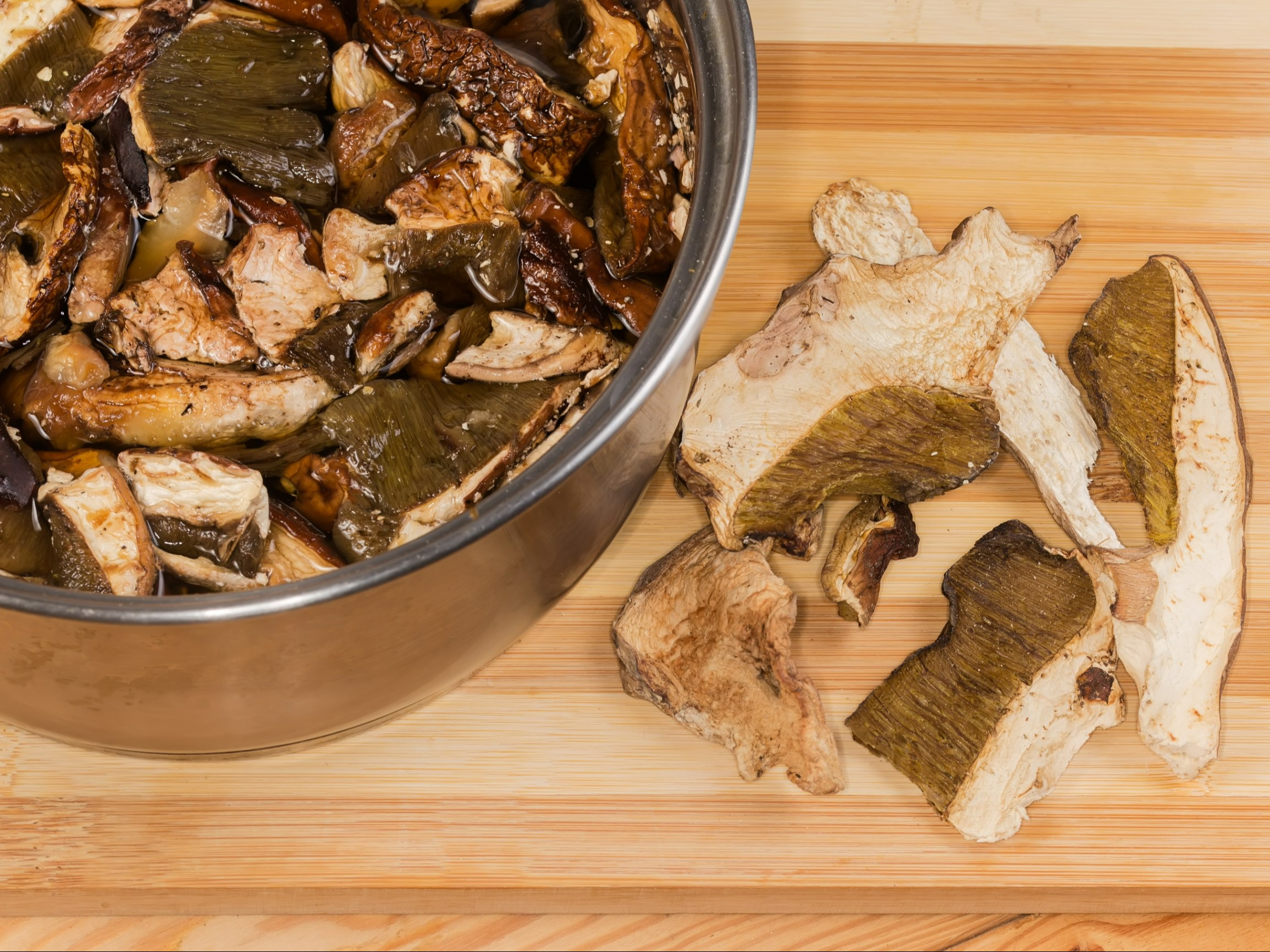 Dorzuć to do moczenia grzybów, a gorycz zniknie. Ten sposób nie raz uratował mi świąteczne potrawy