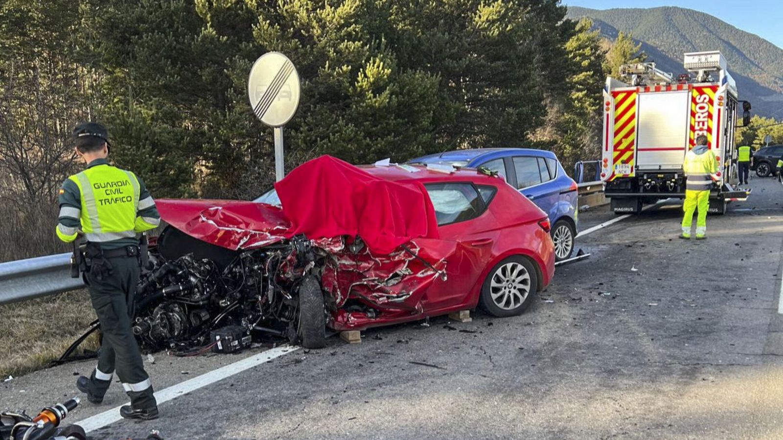 Un muerto y un herido en Marbella tras chocar dos coches, uno en ...