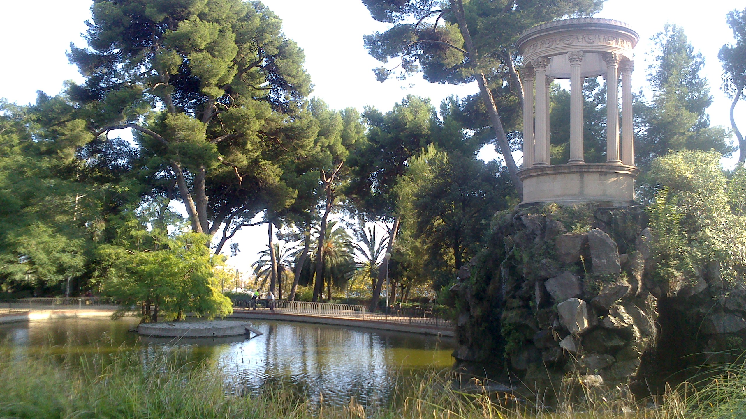Vivir en Esplugues de Llobregat: mejores barrios, coste de vida y ventajas
