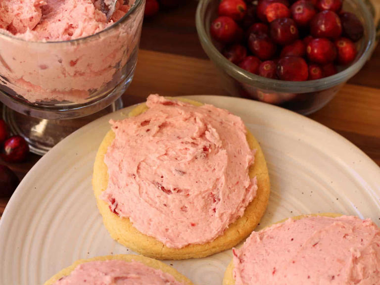 Easy cranberry buttercream frosting for cookies, cupcakes, or a dessert ...