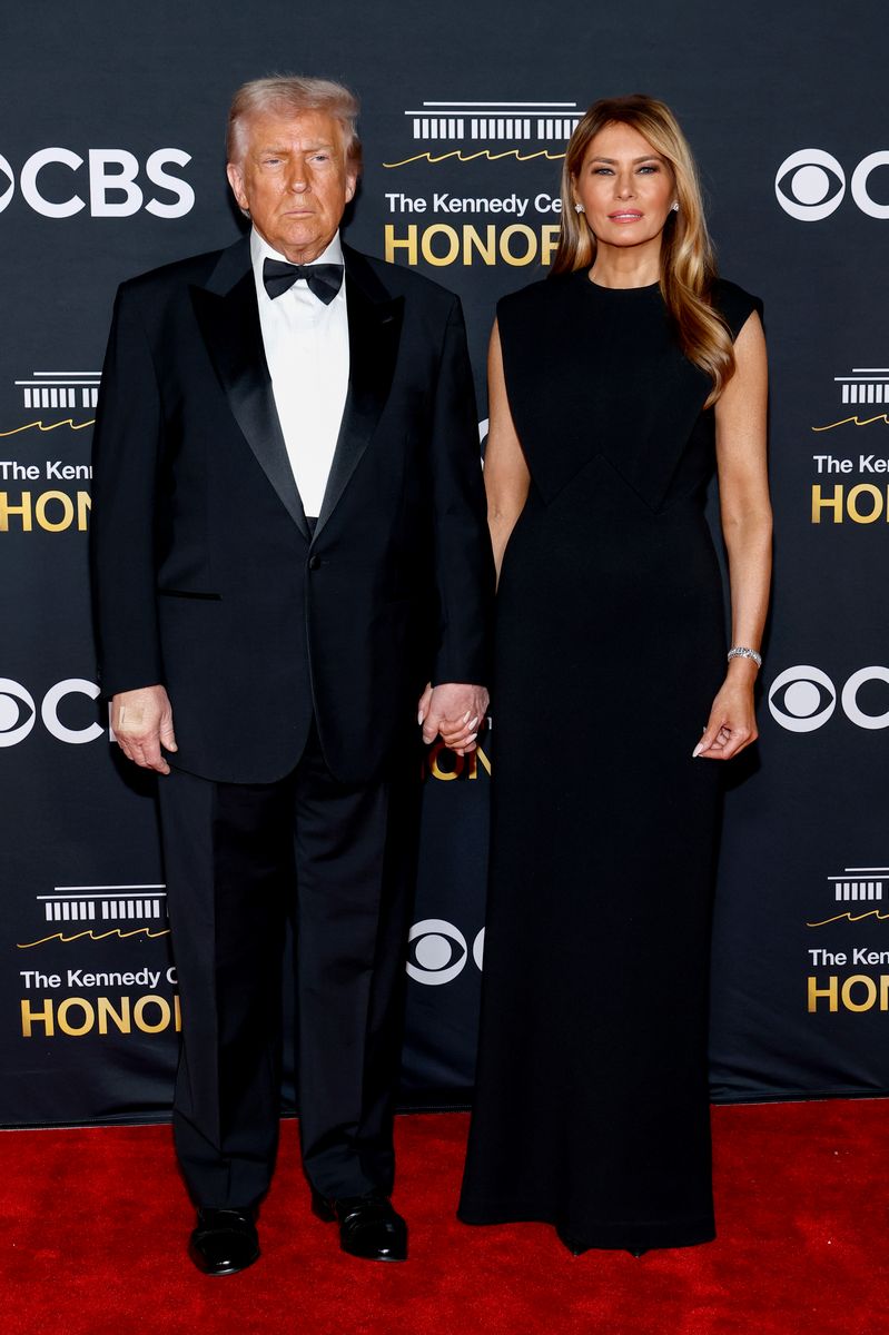 Melania Trump’s winter style: sleek coats, festive fashion, and red ...