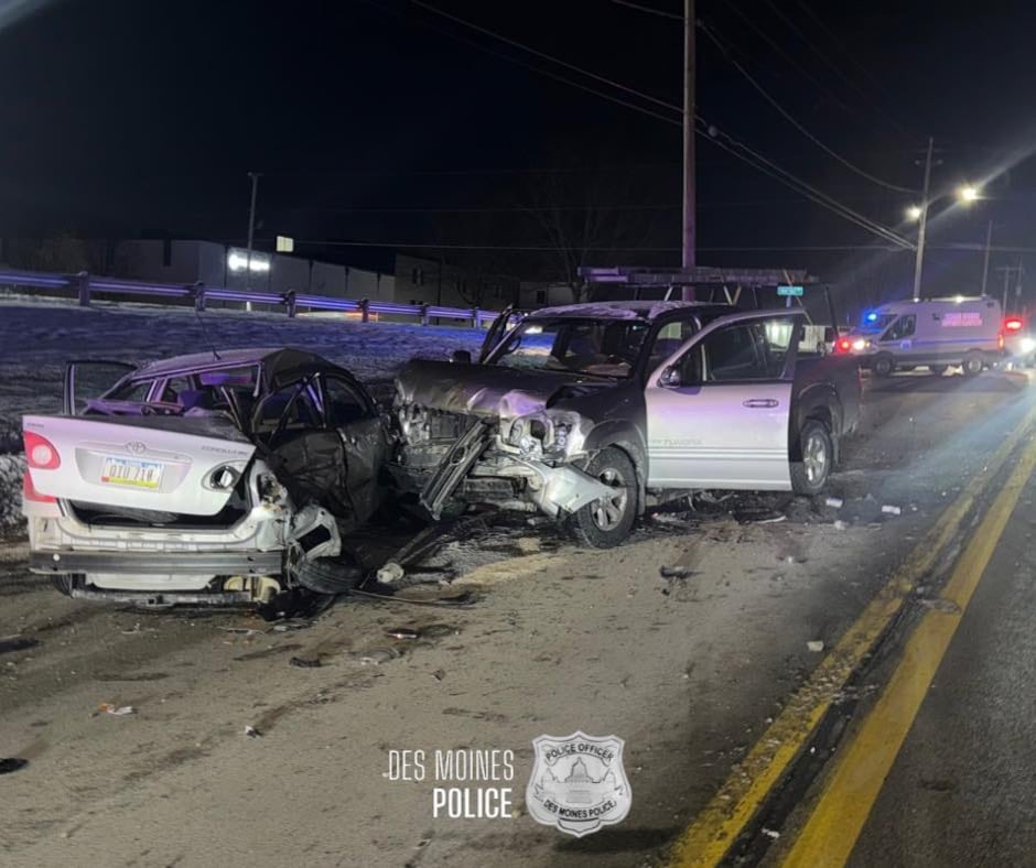 Police sergeant, two others injured in central Iowa crash