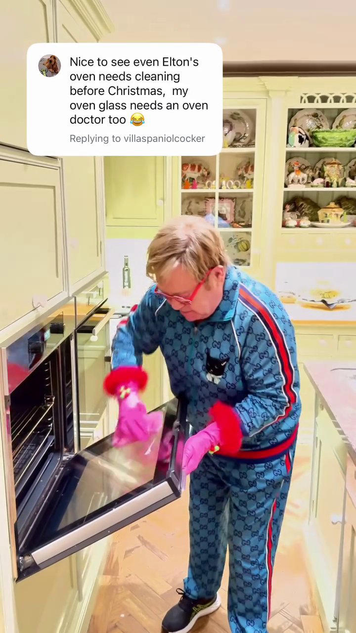 Elton John responds to fan's criticism of kitchen