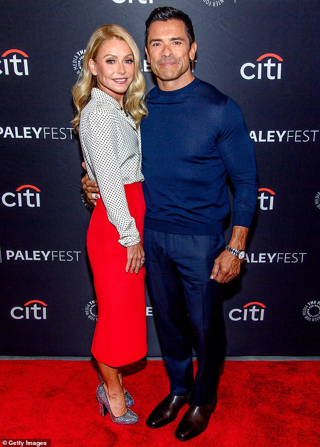 Kelly Ripa and Mark Consuelos cut kids out of Christmas card