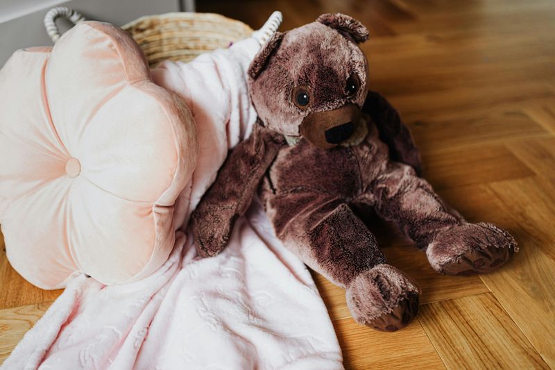 13 things people who grew up sad often keep in their homes