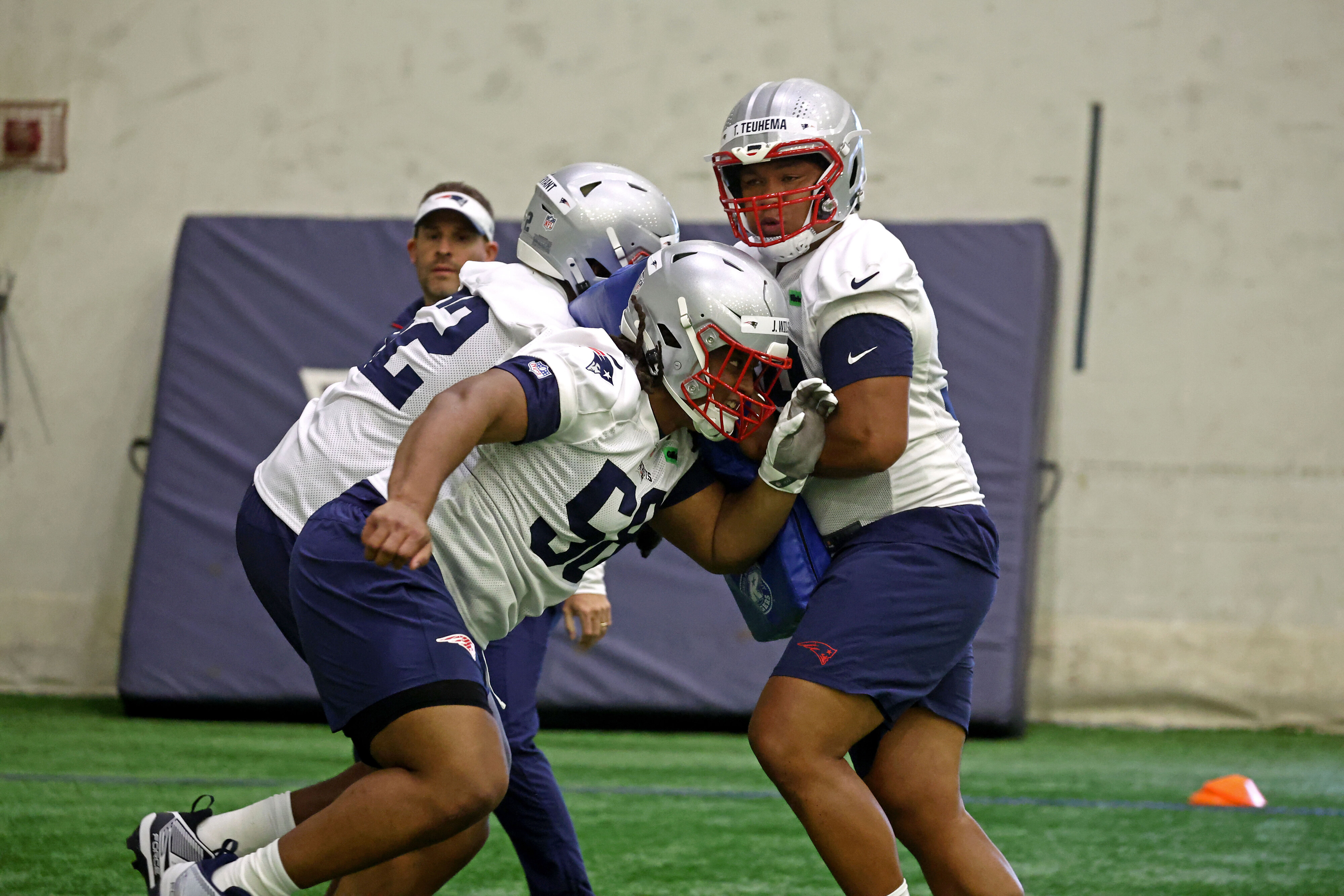 Patriots get good news: rookie starter returns to practice after bye week