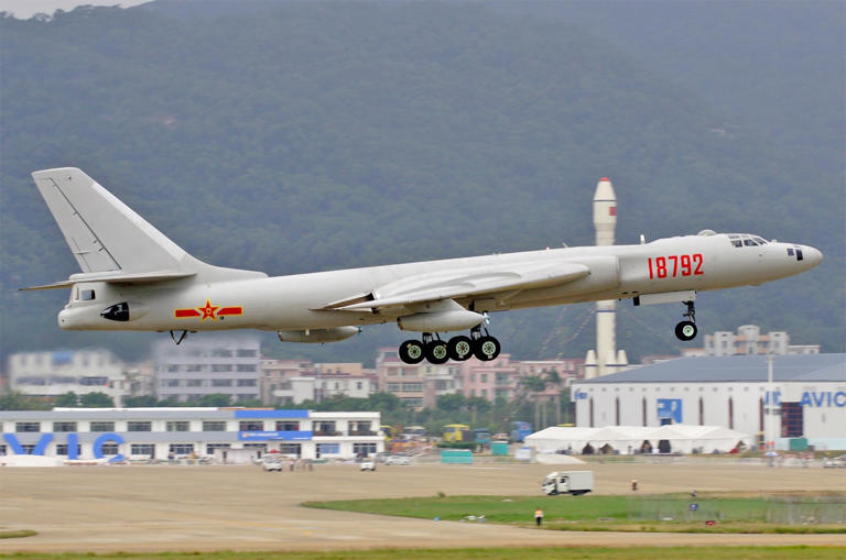 The 10 best Chinese military planes
