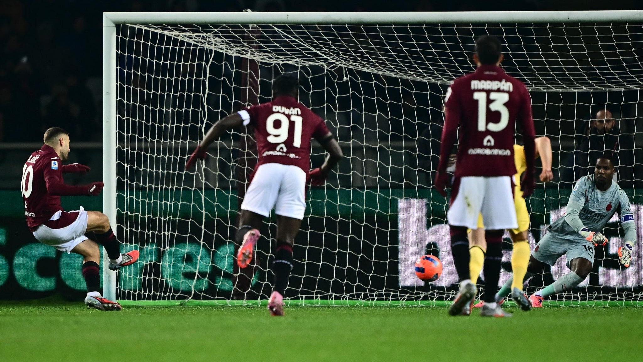 Serie A, Torino-Milan 2-3: i rossoneri agganciano il Napoli in vetta