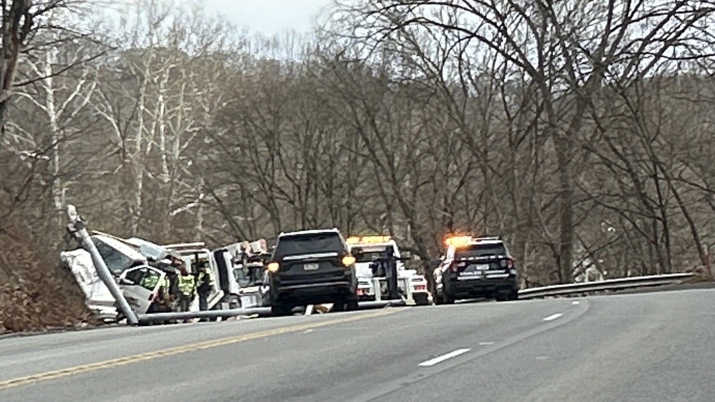 Tow truck crashes, brings down pole across Route 8 in Shaler