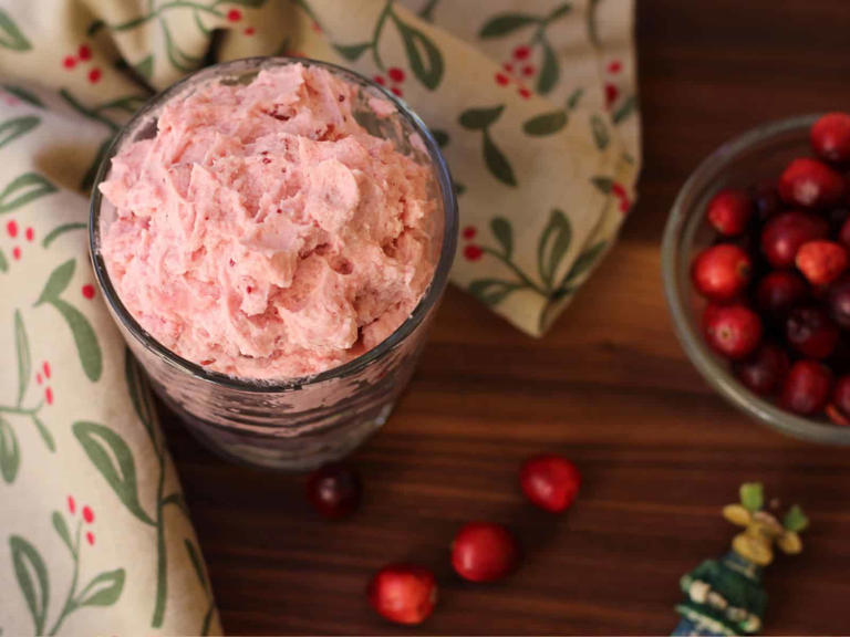 Easy cranberry buttercream frosting for cookies, cupcakes, or a dessert ...