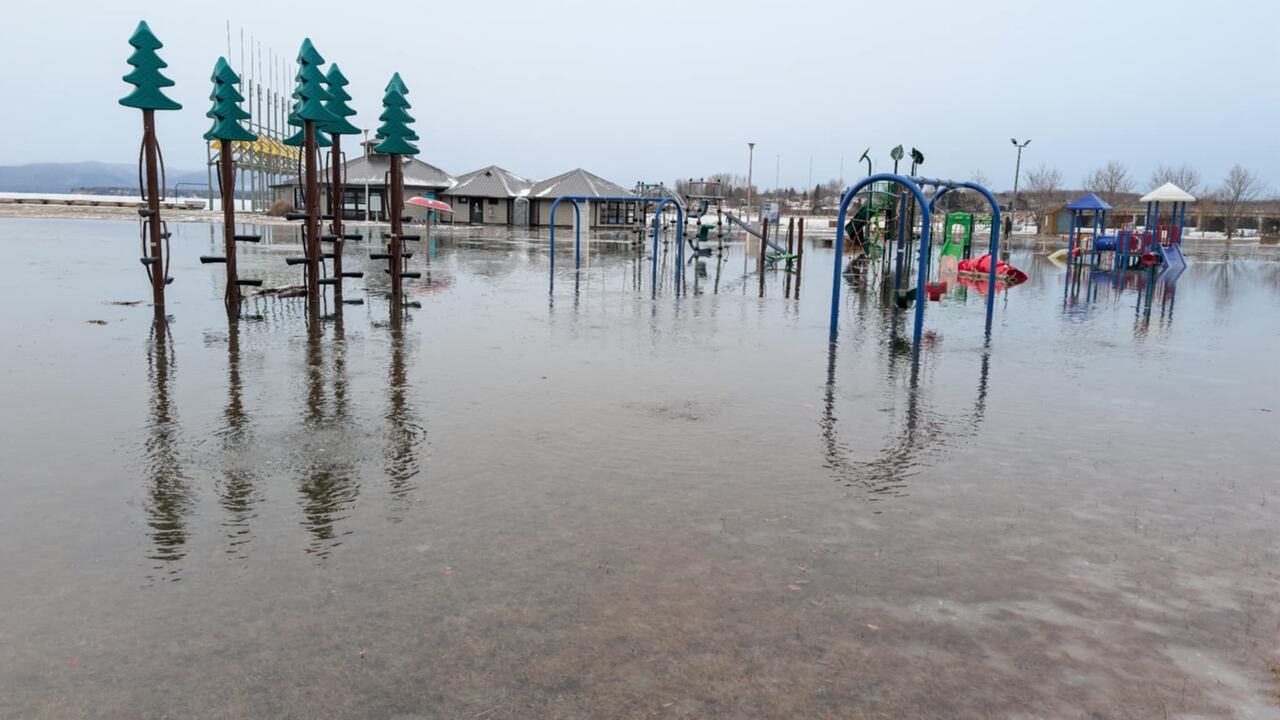 High tides cause flooding in Baie-des-Chaleurs coastal communities