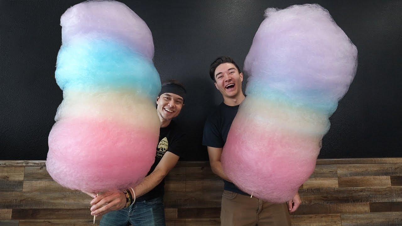 Massive cotton candy challenge in Las Vegas (over 3 feet tall!)