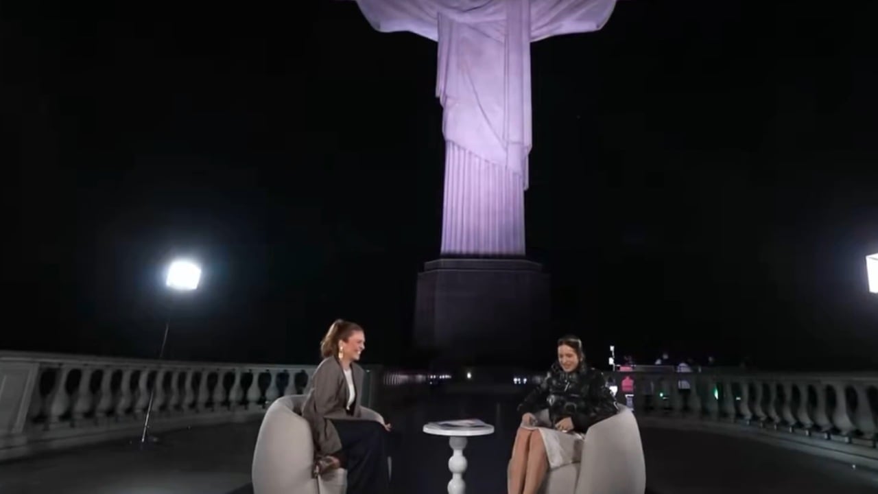 Rosalía vivió tremendo susto en plena entrevista; video captó su ...