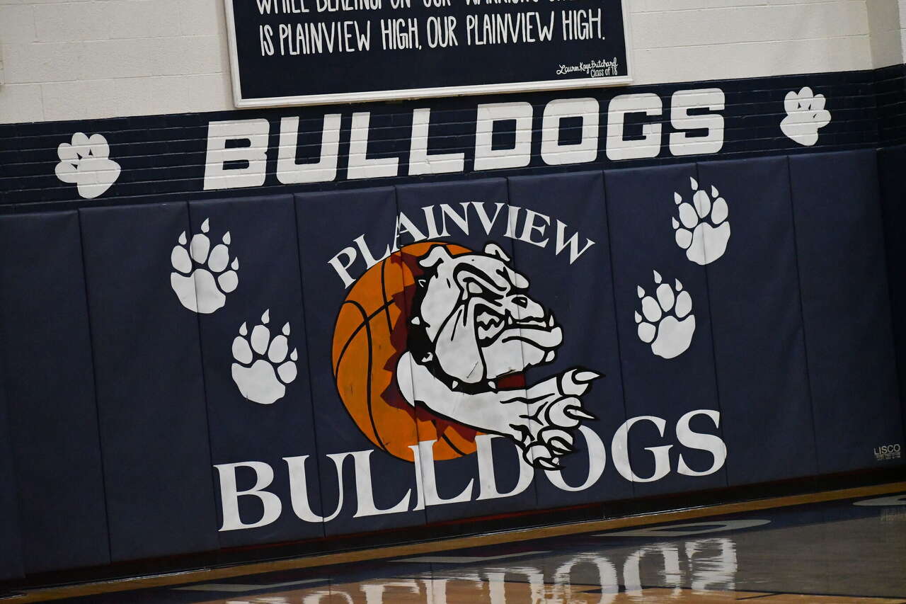 Plainview Bulldogs go 2-2 in Caprock Tournament