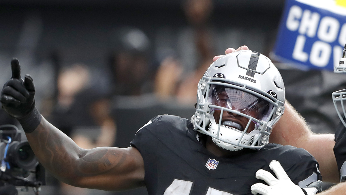 Promising ex-Raiders RB signs with Broncos a day after Vegas loss