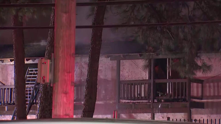 Crews battle large apartment fire near Atlanta airport, entire building ...