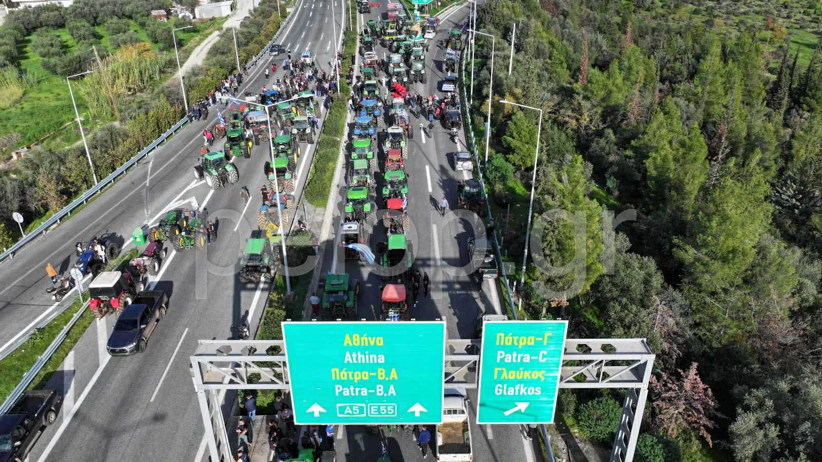 Μετωπική αγροτών με κυβέρνηση: Μπλόκο επ' αόριστον στην Πάτρα ...