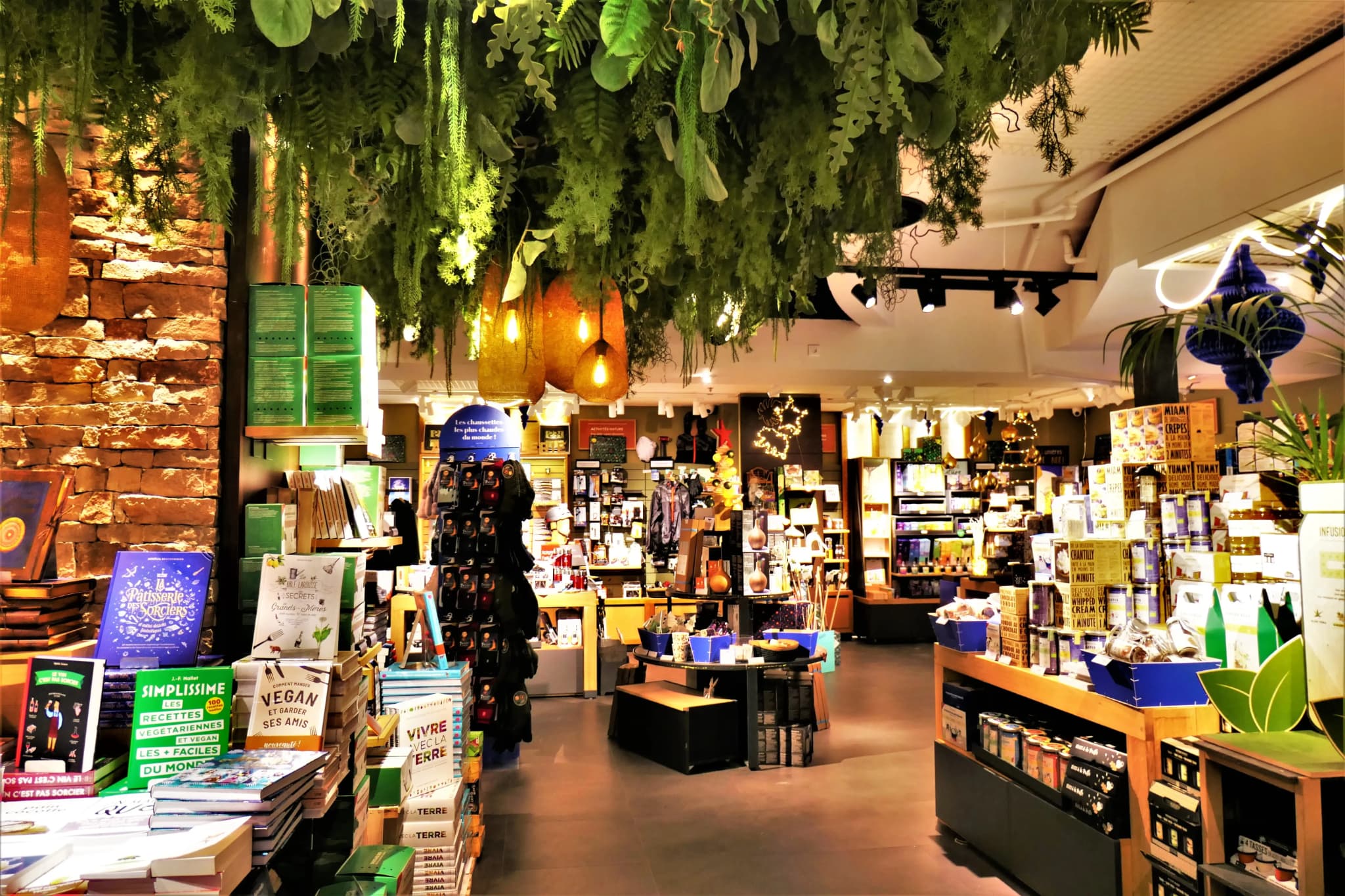 Alors que Daniel Kretinsky a lancé une OPA, Fnac Darty annonce chercher ...