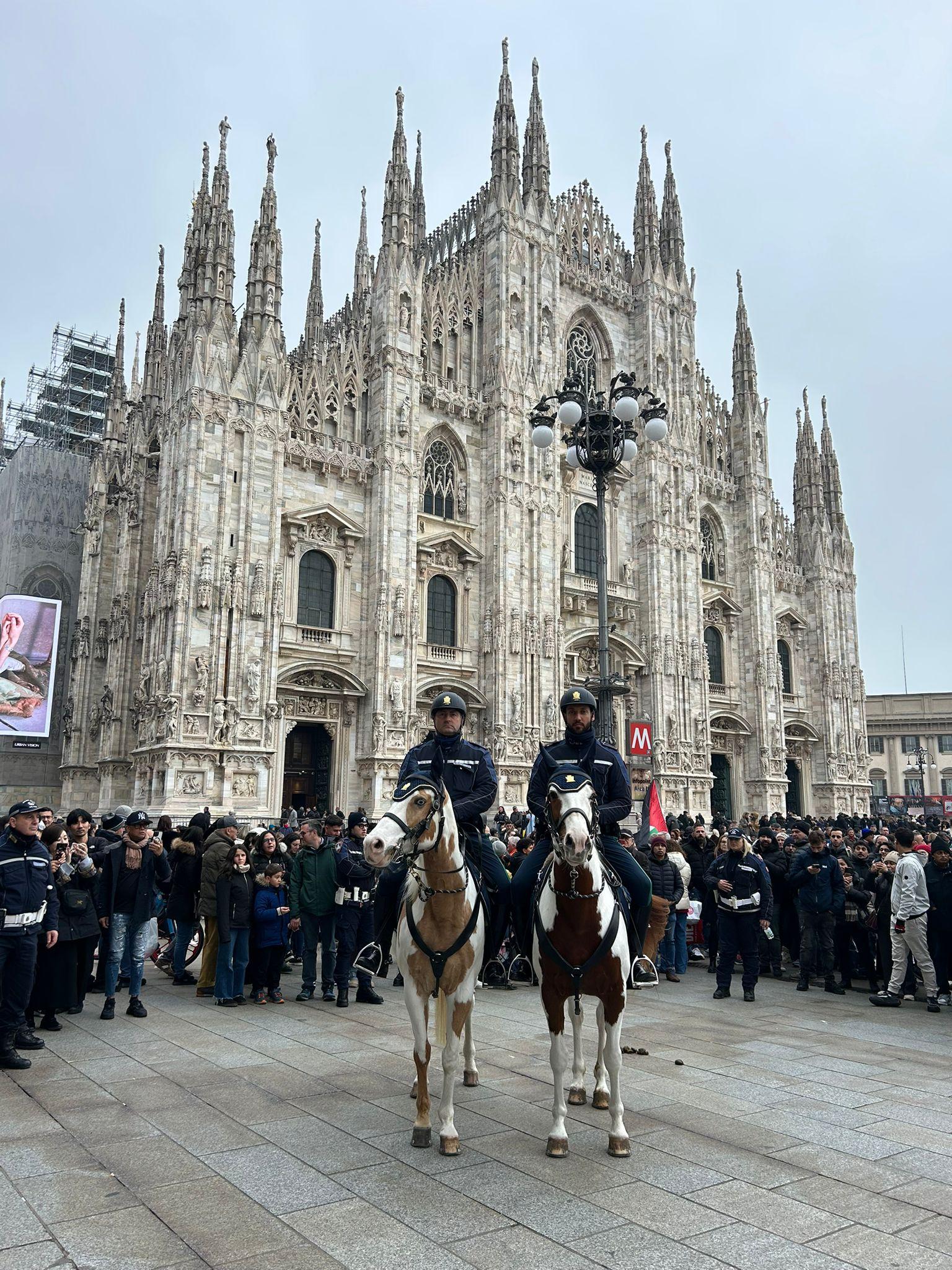 Milano, tornano i ghisa a cavallo: il pattugliamento a Porta Venezia ...