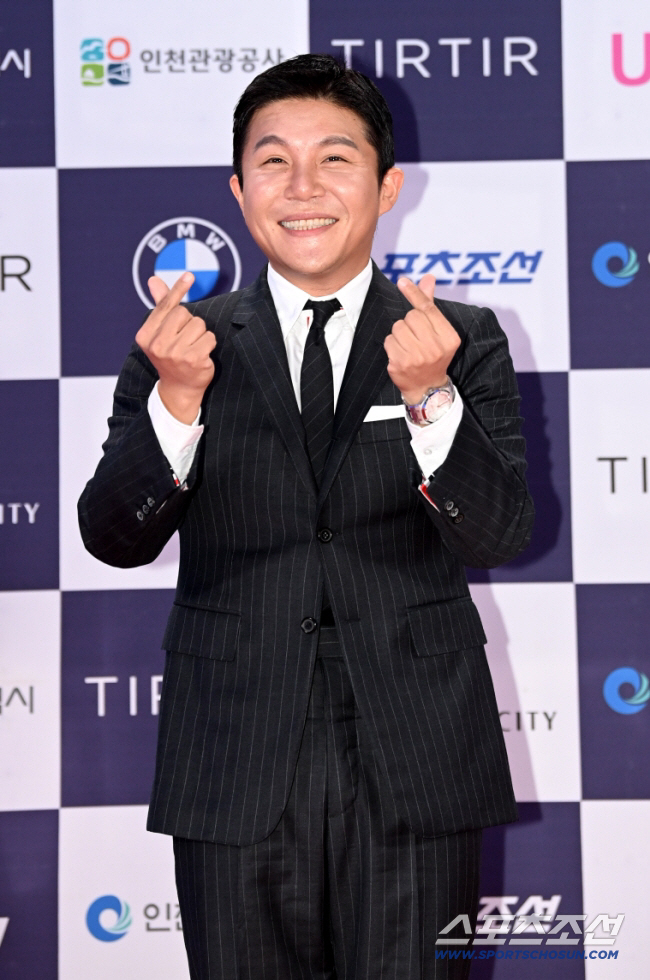 Cho Se-ho, suspected gangster friendship, opened his mouth...People I met at a local event, I ...