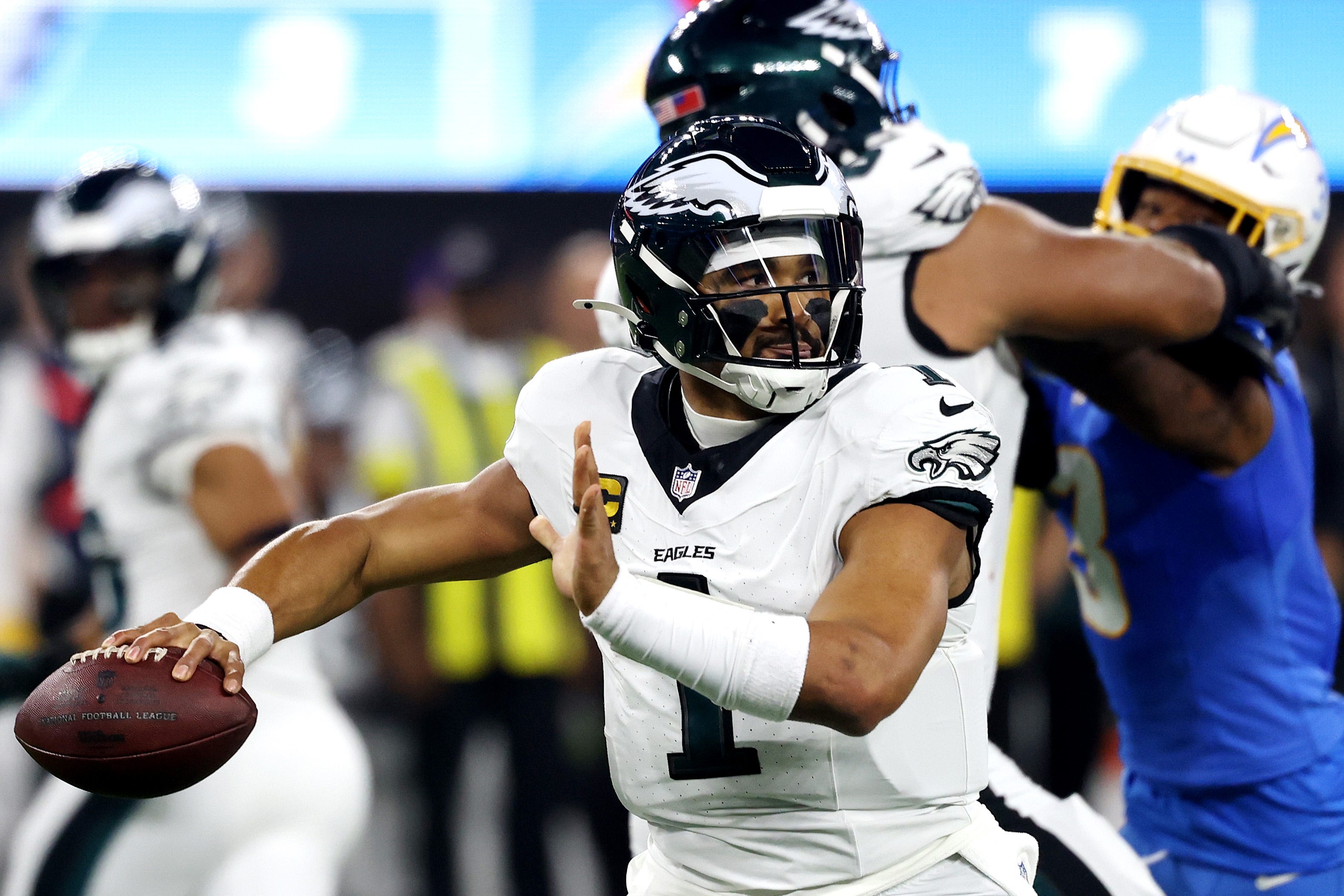 Eagles' Jalen Hurts takes blame for 4 INT game, with a defiant message