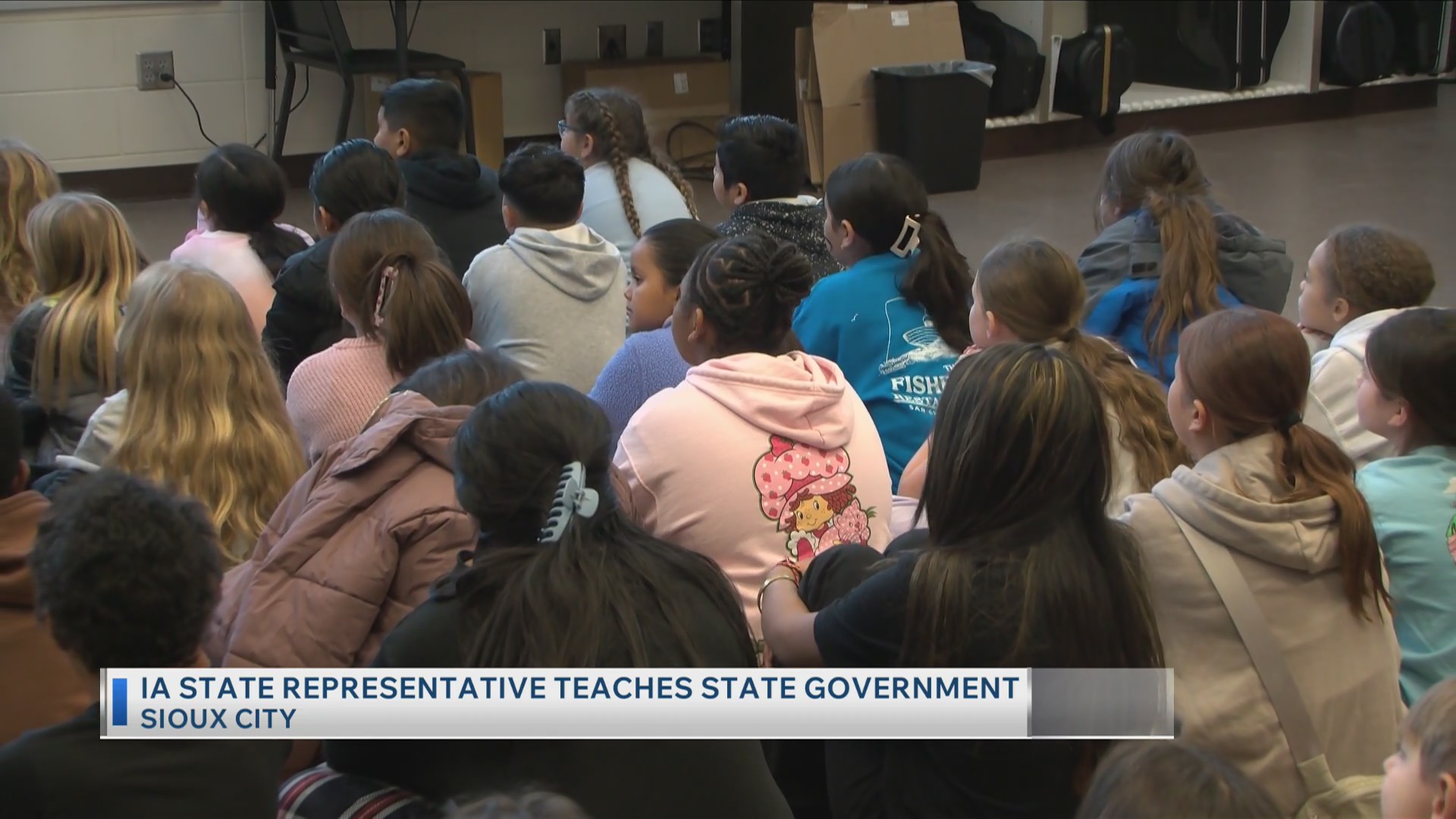 Iowa state representative teaches state government