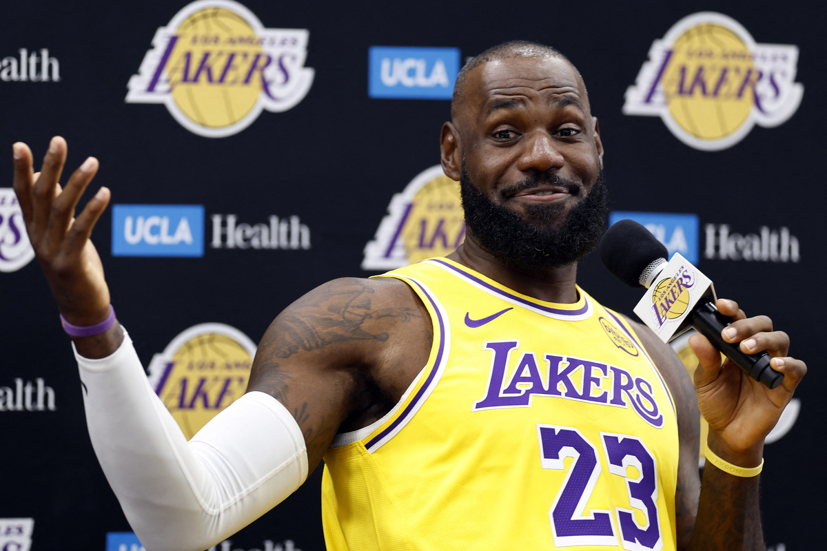 LeBron James to miss Lakers' NBA season-opener with sciatica